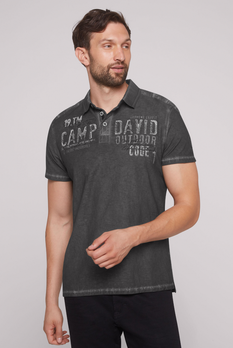 CAMP DAVID & SOCCX | Polo mit Schultertapes und Logo Artwork granite